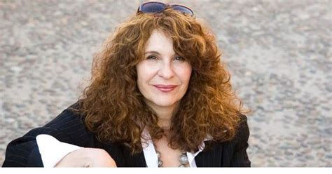 España otorga nacionalidad a escritora Gioconda Belli
