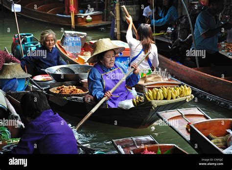 Damnoen Saduak Floating Market Damnoen Saduak Ratchaburi Province
