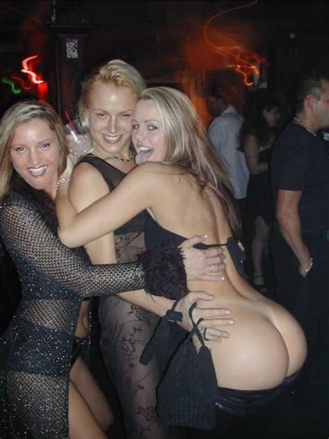 Photo catégorisée avec Blonde 3 girls Ass Butt FAPcoholic