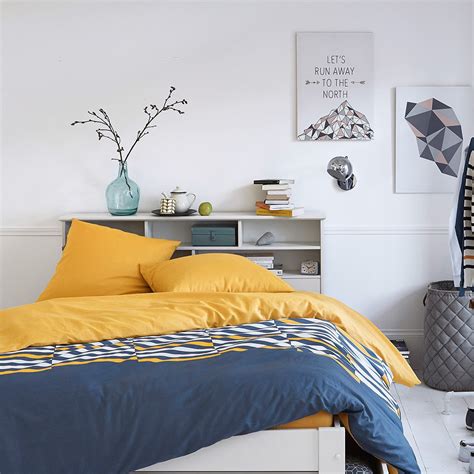 6 idées pour décorer le dessus de sa tête de lit Marie Claire