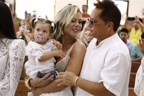 Virg Nia Fonseca E Z Felipe Batizam As Filhas Maria Alice E Maria Flor
