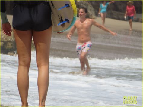 Zach Braff Puts His Fit Shirtless Figure On Display At The Beach Photo