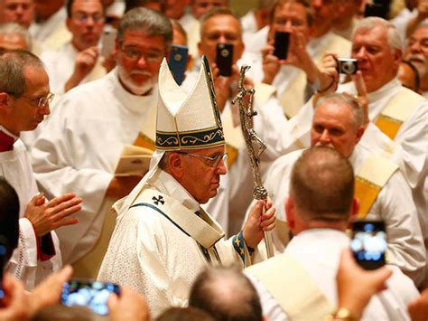 El Papa pide participación más activa de los laicos en la Iglesia