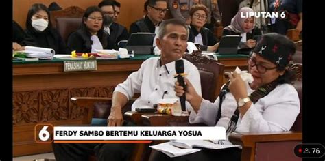 Menangis Di Persidangan Ibu Brigadir J Tanya Kuat Maruf Ada Apa Kamu