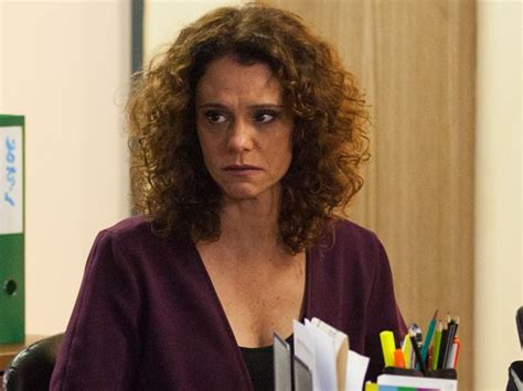 Sete Vidas Irene Fica Perto De Perder A Guarda Da Filha Adotiva