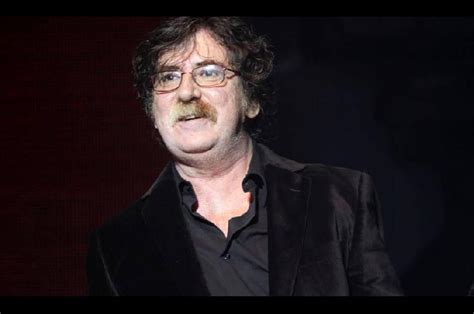 Charly García se lastimó la cadera y suspendió su presentación en el