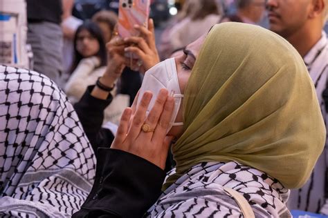 Pro Palestinian Protesters Occupy Columbia Faculty Building JNS Org