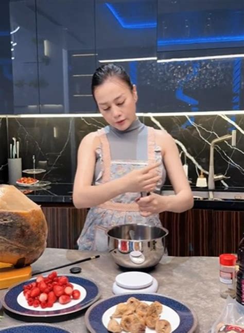 Ph Ng Oanh Kh N B Ng B U L M Salad Su T Ti Ng I Shark B Nh Sao