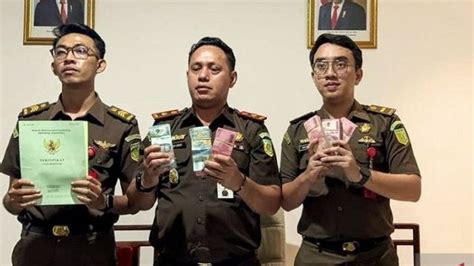 Jaksa Tahan Dua Tersangka Dugaan Korupsi Dana Desa Di Maluku Tengah