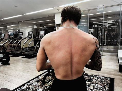 jungkook gym naked Vücut yapısı Koreli aktörler Fotoğraf kitabı