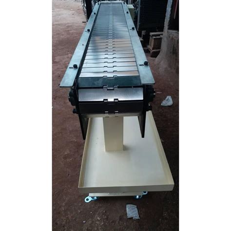 Mild Steel Slat Chain Conveyor Material Handling Capacity 100 Kg Per