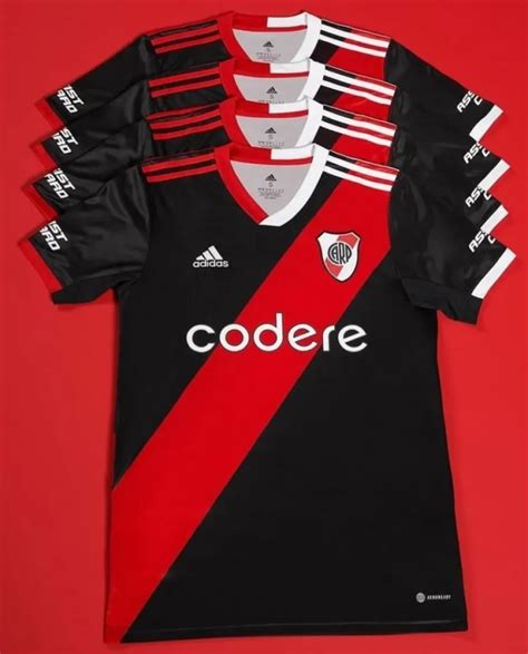 Se filtró la nueva camiseta titular de River Plate sería la flamante