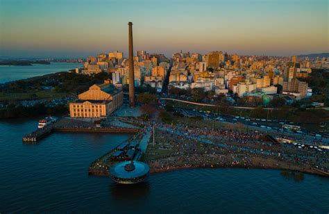 Porto Alegre banhada pelo Rio Guaíba POPA BR