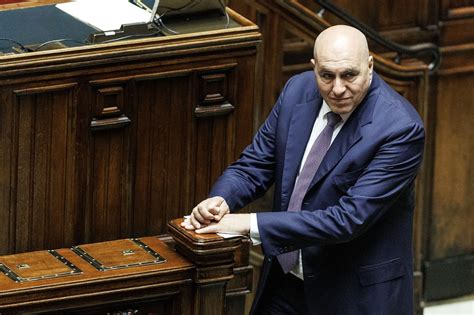 Il decreto Ucraina è legge via libera all invio di armi a Kiev per