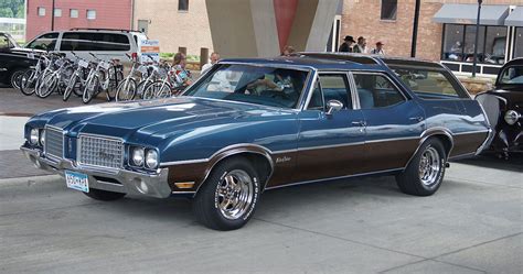 Here S What Made The Oldsmobile Vista Cruiser The Ultimate Sleeper Wagon