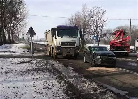 Wypadek pod Wrocławiem Jedna odoba ranna ZDJĘCIA Gazeta Wrocławska