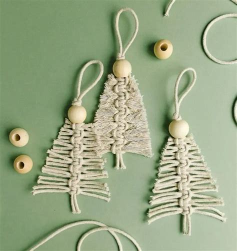 Makramee für Weihnachten knüpfen für Anfänger Tannenbäume Kränze