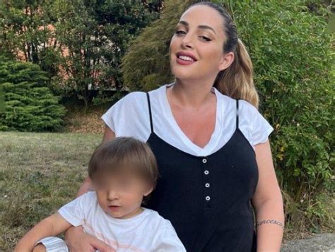 Rossella Intellicato è di nuovo incinta e svela il sesso del secondo bebè