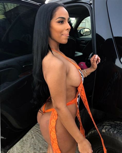 Sideboobs грудь сбоку 35 фото Jo jo Твоё место под солнцем