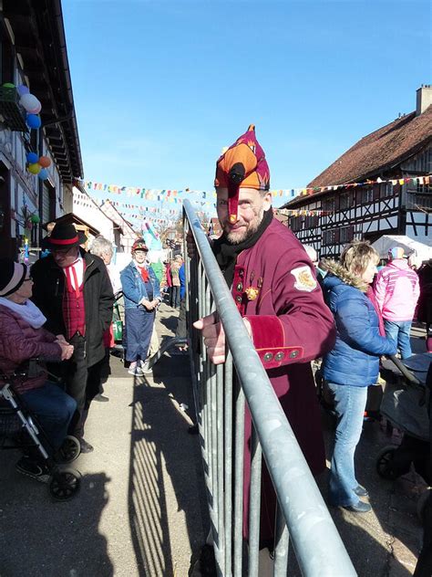 Bermatingen Bilder Vom Narrenbaumstellen Am Rathausplatz In