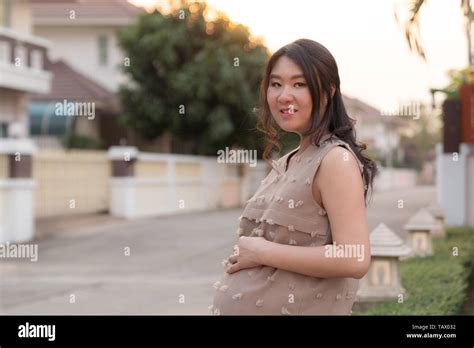 Pregnant Thai Woman Hi Res Stock Photography And Images Alamy