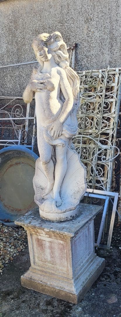 Grande Statue De Jardin En Pierre Reconstituée femme Venus antique a