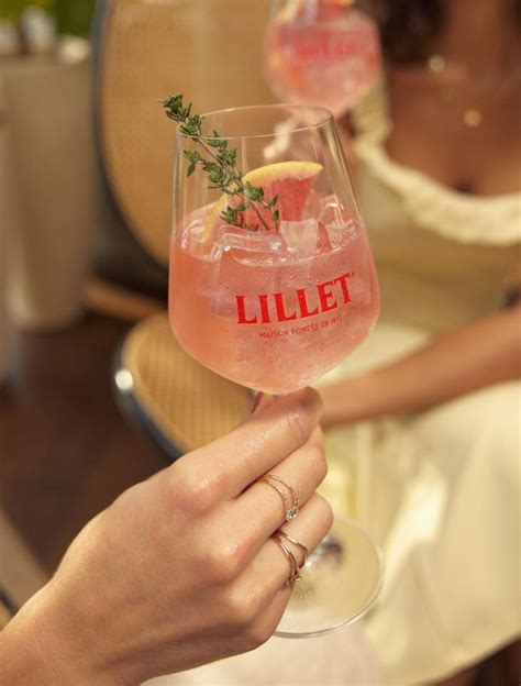 Lillet Rubis Bowle Rezept Mit Erdbeeren Und Vanille