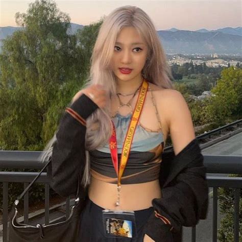 Ningning Selca Icon Kpop Aespa Pfp Kpop Kpopicons