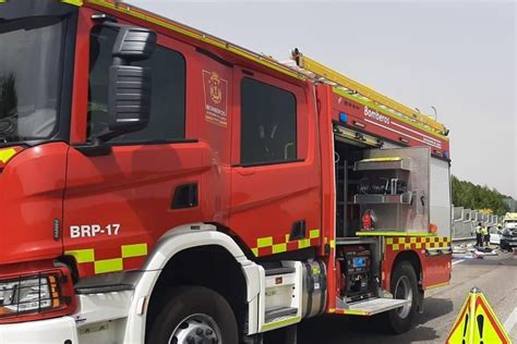 Se incendia un coche eléctrico en un parking público de la plaza de