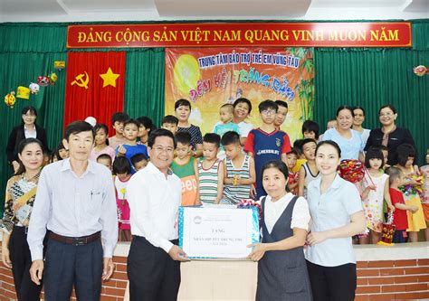 Thăm tặng quà Trung thu trẻ em có hoàn cảnh khó khăn Báo Bà Rịa Vũng