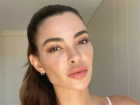 8 Vezes Que Joana Sanz Esposa De Daniel Alves Posou Nua Ou De Topless