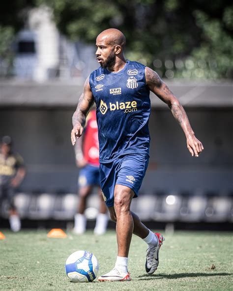 Técnico Fábio Carille poderá contar reforços para enfrentar o