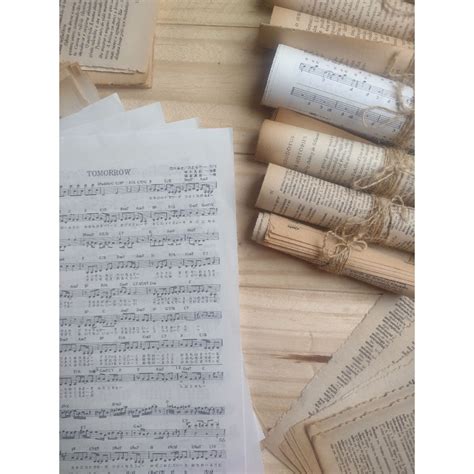 Folhas De Livro Envelhecidas Vintage Notas Musicais Para Colagens