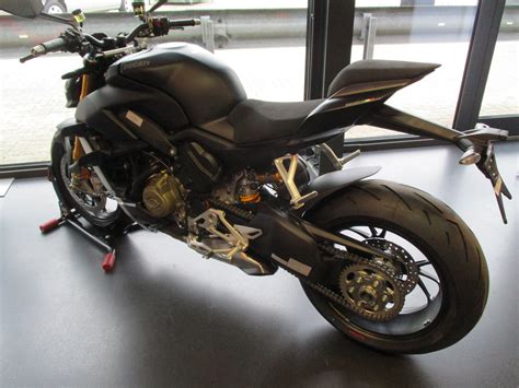 Ducati News Ducati Streetfighter V S In Dark Stealth Und Mit Euro