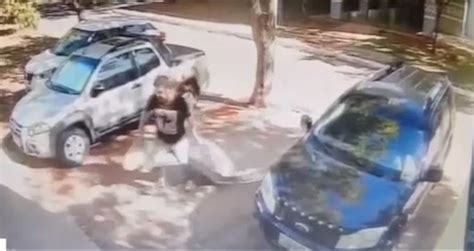 Câmera registra momento em que pedófilo carrega mala menina de 12