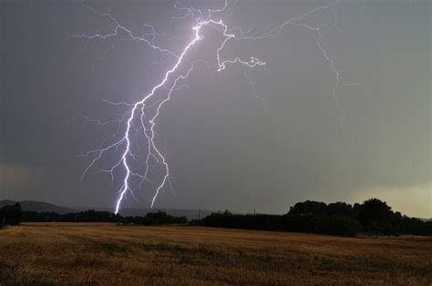 Orages violents quatre départements placés en vigilance orange par