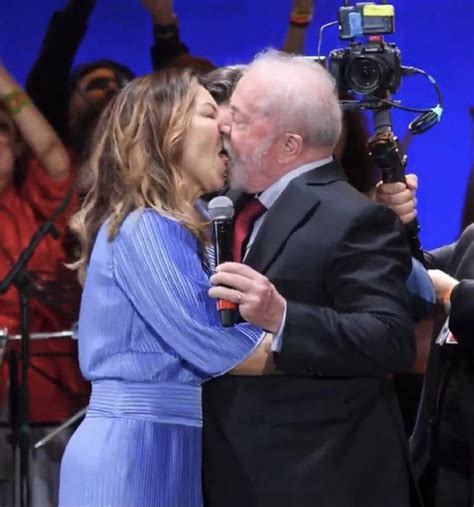 O simbolismo do beijo de Lula e Janja no Palco do Futuro Por Nathalí