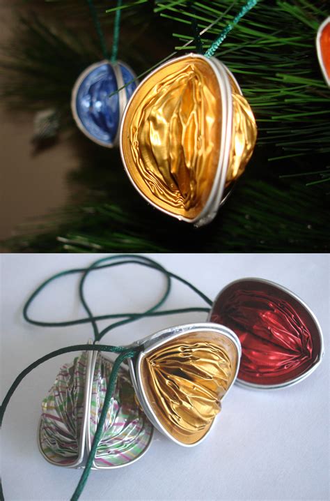 Adornos en forma de nuez para el árbol de Navidad hechos con