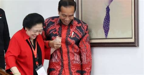 Momen Presiden Jokowi Gandeng Tangan Megawati Saat Rakernas Iii Pdi