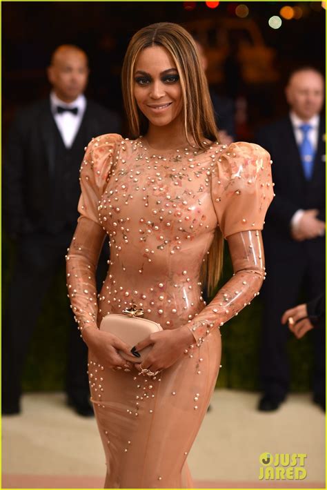 Beyonce Looks Fierce In Latex Givenchy At Met Gala 2016 Photo 3646156