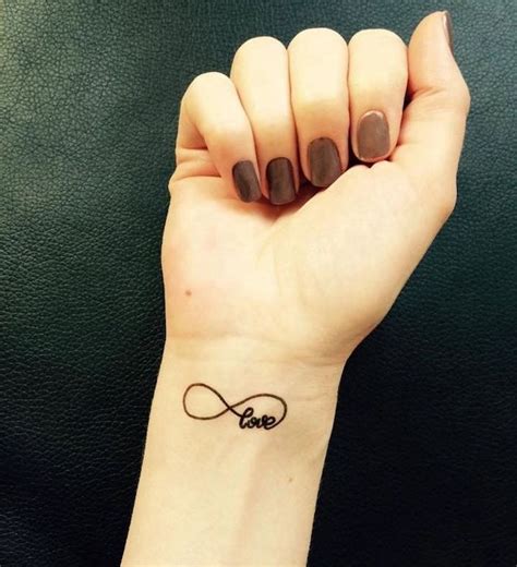 Tatouage amour éternel jusqu à l infini et au delà