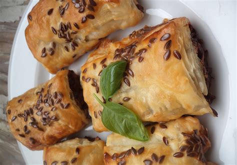 Paszteciki Z Ciasta Francuskiego Z Farszem Pieczarkowym