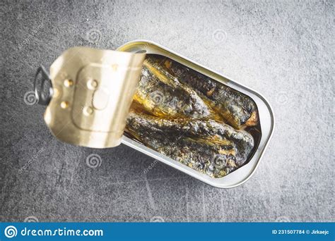 Sardinha Enlatada Peixe Mar Na Lata De Estanho Foto De Stock Imagem