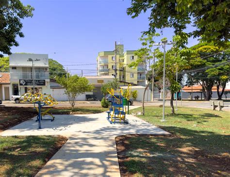 Secretaria de Serviços Urbanos trabalha na revitalização da Praça