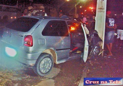 Cruz na Tela Ueviton Santana Cruz das Almas motorista perde direção