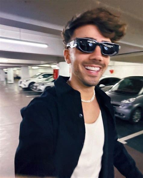 Pin de My Info en Guardado rápido Celebridades bonitos Estilo pop