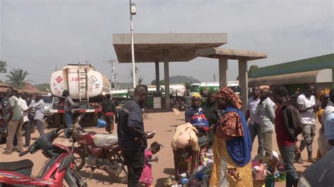 Guinée Les graves répercussions de lexplosion du dépôt pétrolier