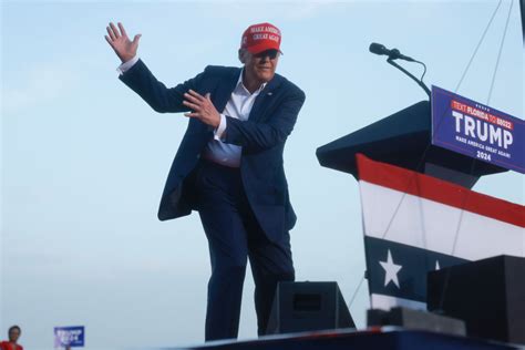 トランプ暗殺未遂事件銃弾が右耳貫通血だらけのトランプ氏カメラがとらえた衝撃の瞬間週刊現代 現代ビジネス 講談社9 12