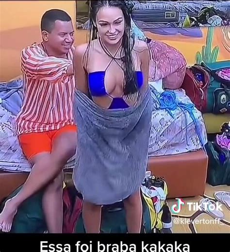 Vídeo Larissa BBB mostrando a buceta ao vivo no Big Brother Brasil 2023
