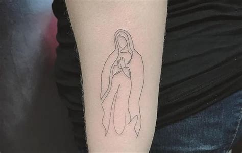Tatuajes de la virgen de Guadalupe en el brazo con diseños pequeños